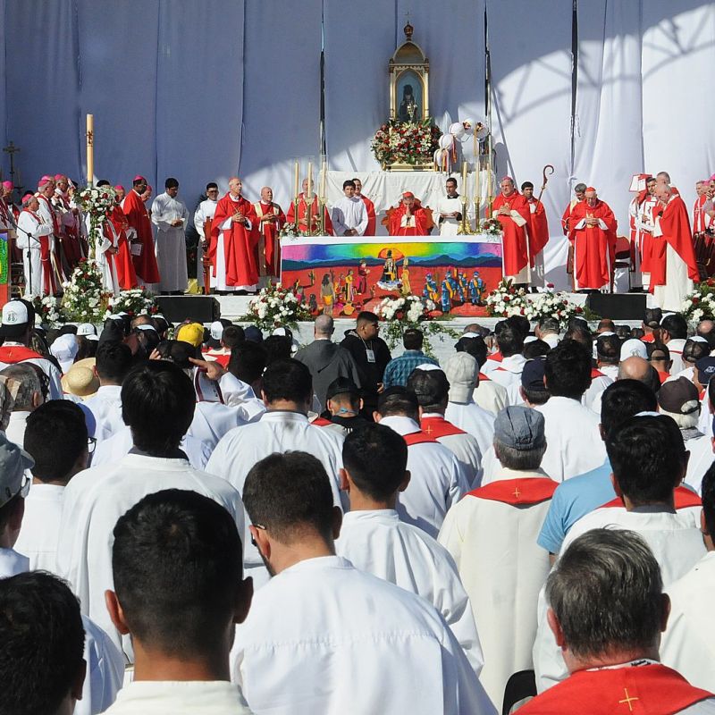 El Obispo que vive en el pueblo